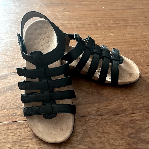 Vionic | Shoes | Vionic Black Sandals Size 7 Adjustable Straps ...